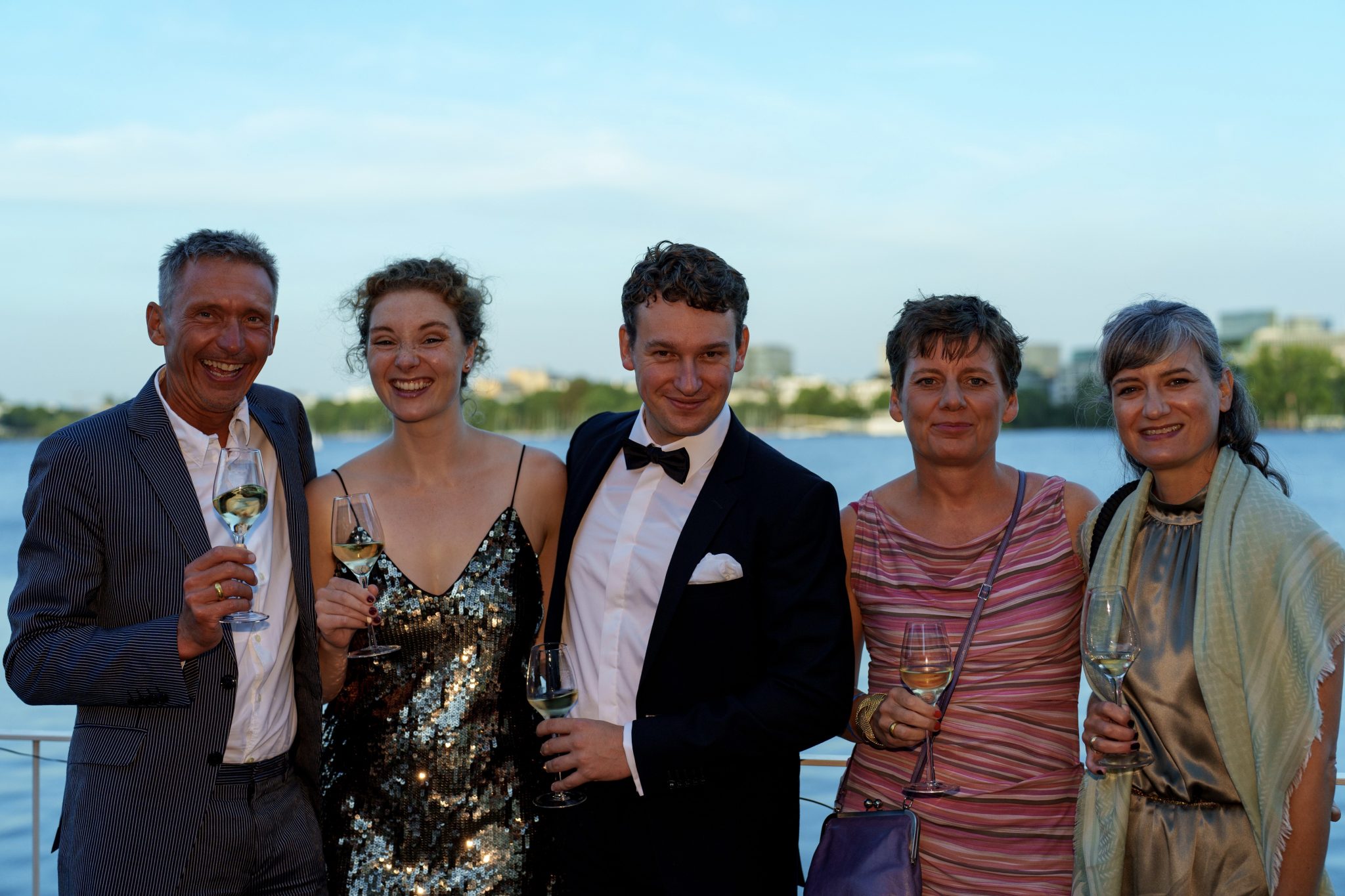 Das Sommerfest 2022 – „Fröhliche, hinreißend fein gemachte Menschen ...